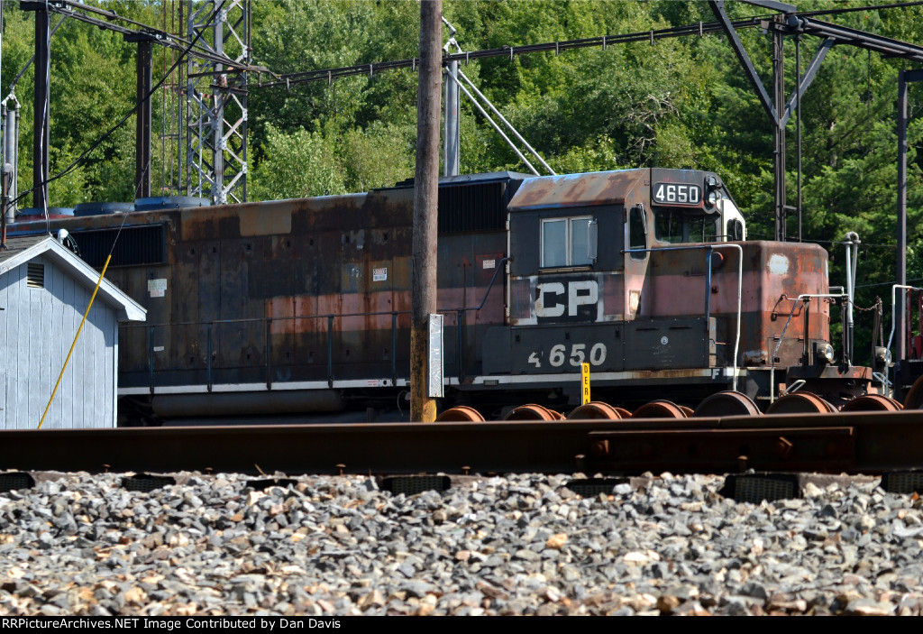 CP GP40-2 4650 in B&M paint
